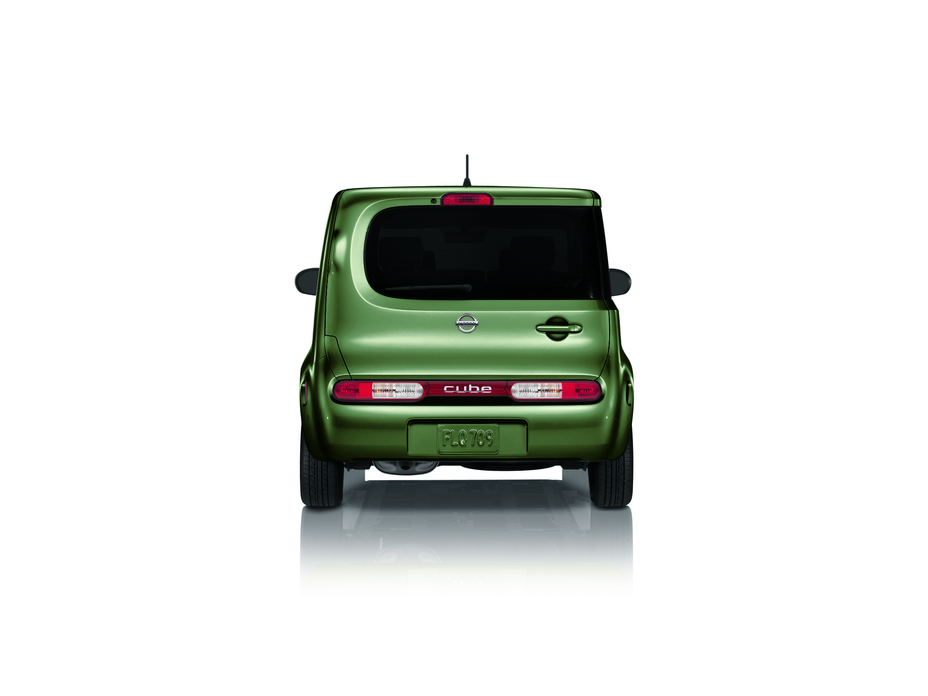 NISSAN INTRODUCES ALL-NEW 2009 CUBE AND 370Z AT LOS ANGELES AUTO SHOW