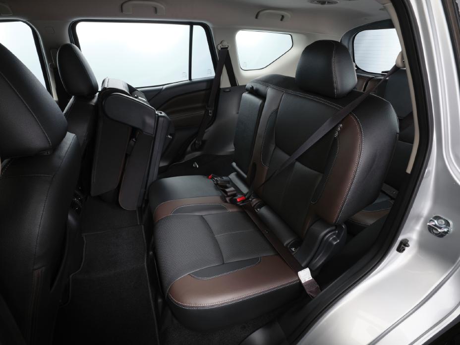 Nissan Terra VL - Interior 3