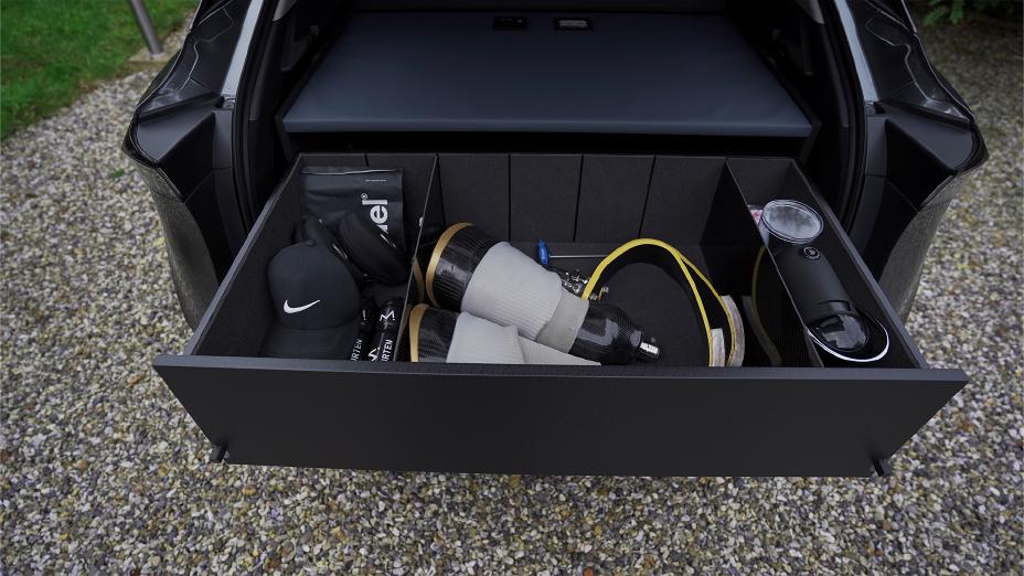 Nissan Ambassador breaks Marathon World Record with help from custom ...