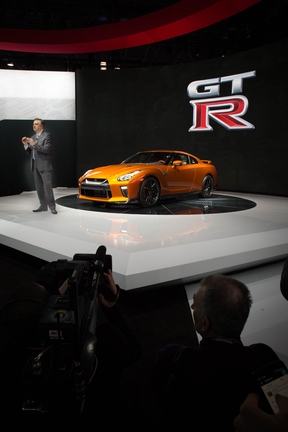 2017 Nissan GT-R makes world debut at NYIAS