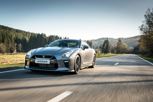 2017 Nissan GT-R (Dark Metal Gray)