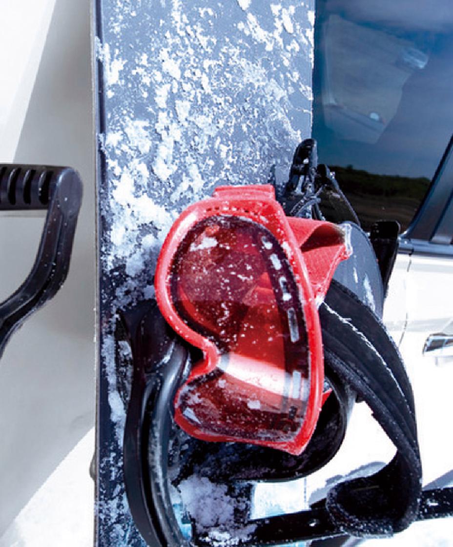 「エクストレイル」の特別仕様車「St」「Xt」を発売