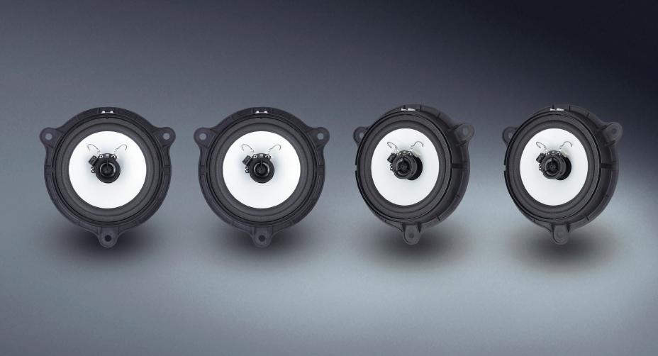 「エクストレイル」の特別仕様車「St」「Xt」を発売