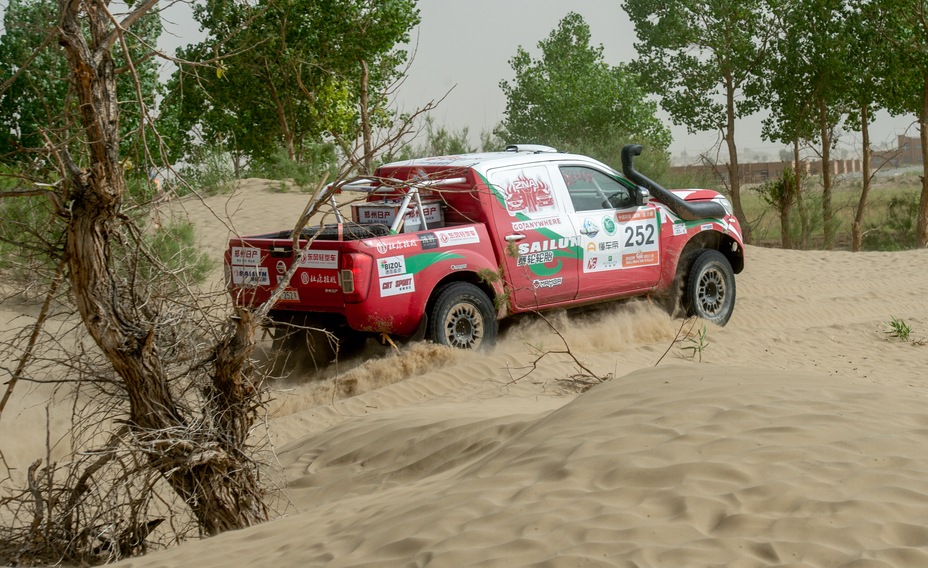 Nissan Navara wins 2019 Taklimakan Rally