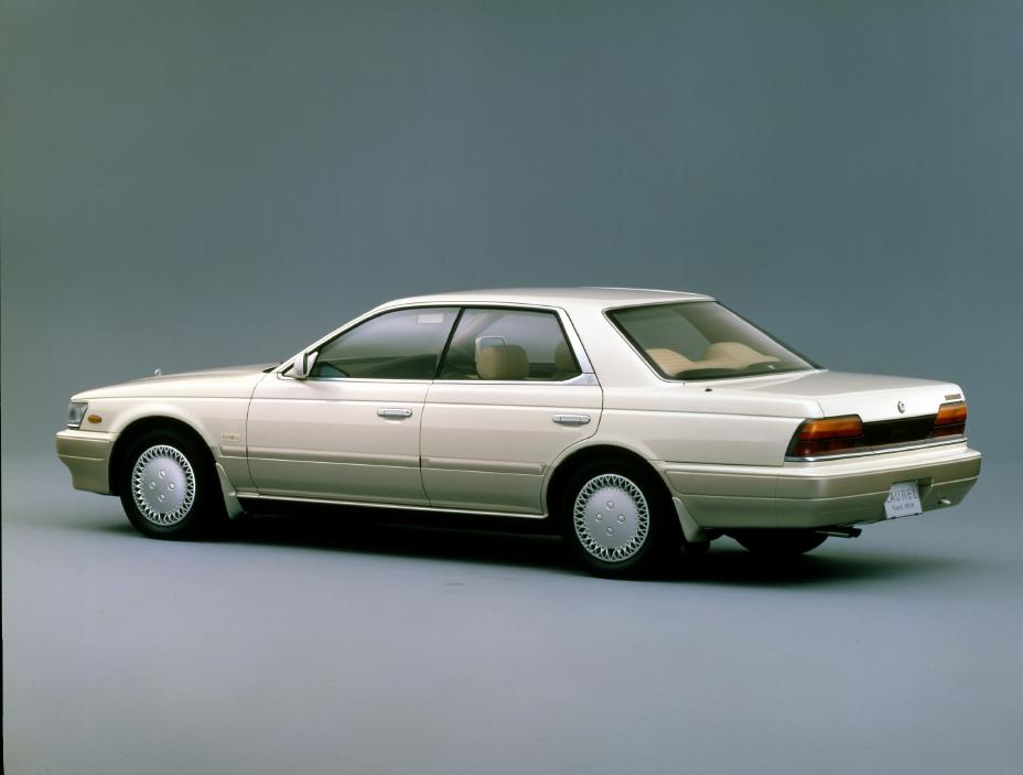 1988_12_NISSAN_LAUREL_C33