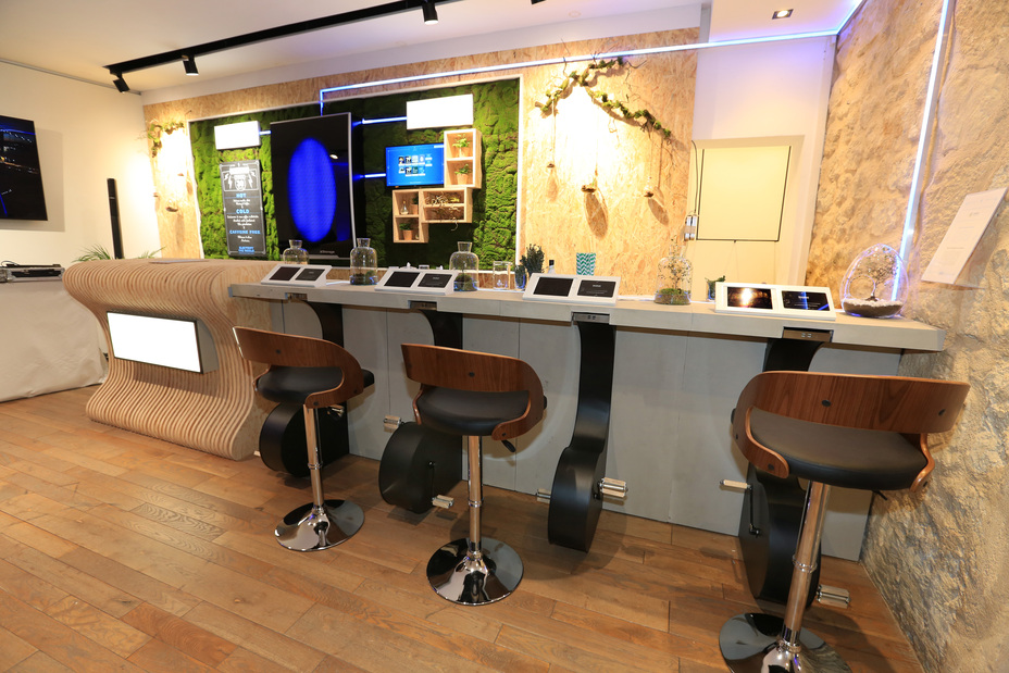 Nissan's electric cafe opens in Paris