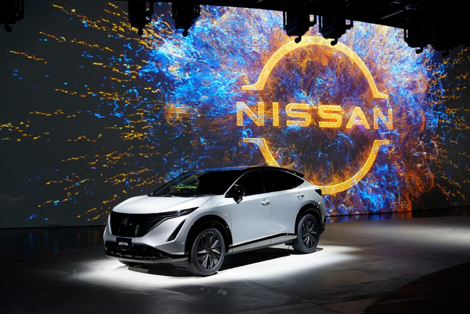 El logotipo rediseñado de Nissan apunta hacia un nuevo horizonte