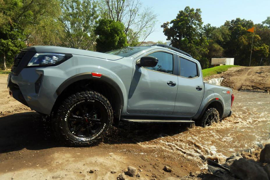 Nissan PRO-4X con tecnologías de desempeño y de Nissan Intelligent ...