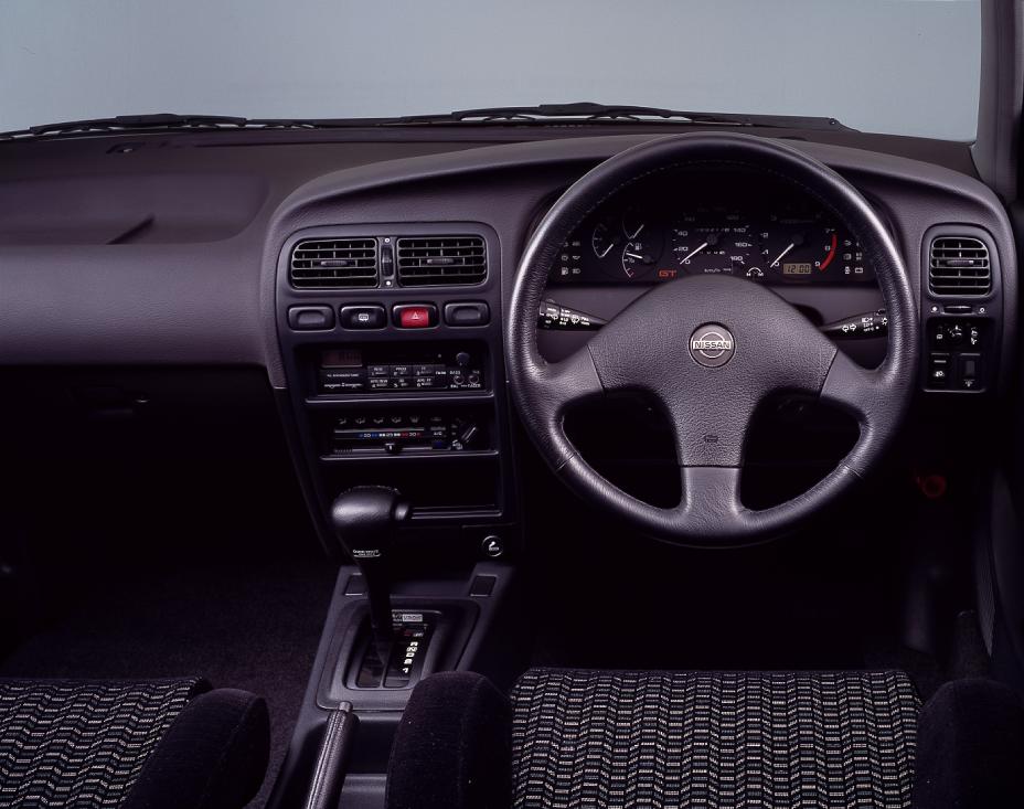 1991_10_NISSAN_PRIMERA_2.0e_GT_HP10_NMUK
