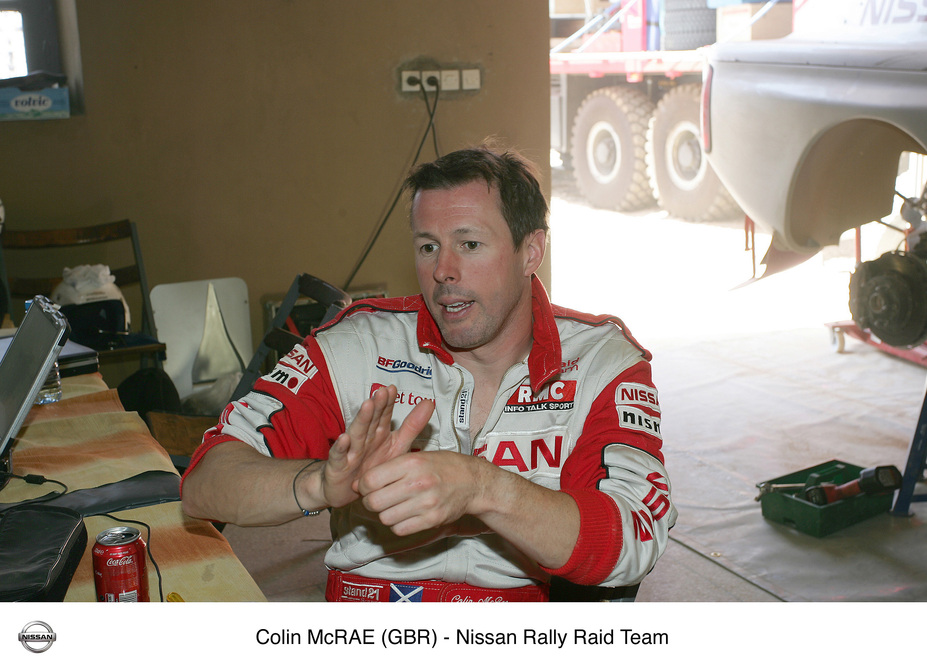 MIT DREI NEUEN PICK-UP ZUR DAKAR