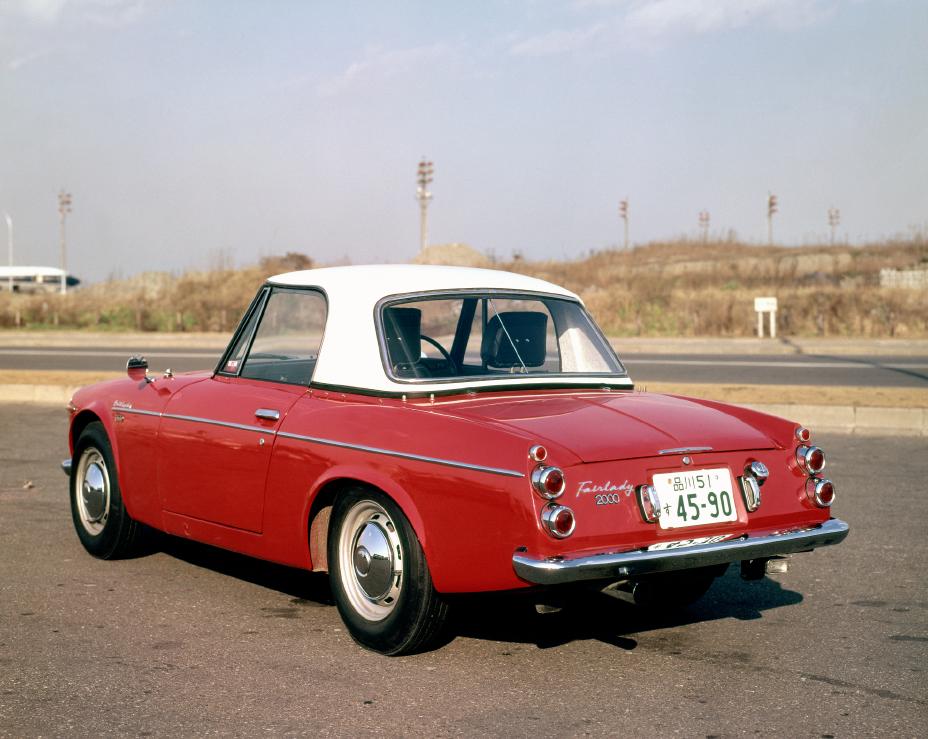 1967_datsun_fairlady_2000_SR311