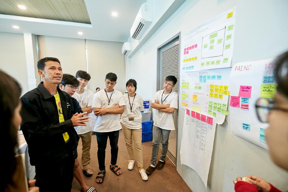 Communities and students join the workshop to discuss creative design ...