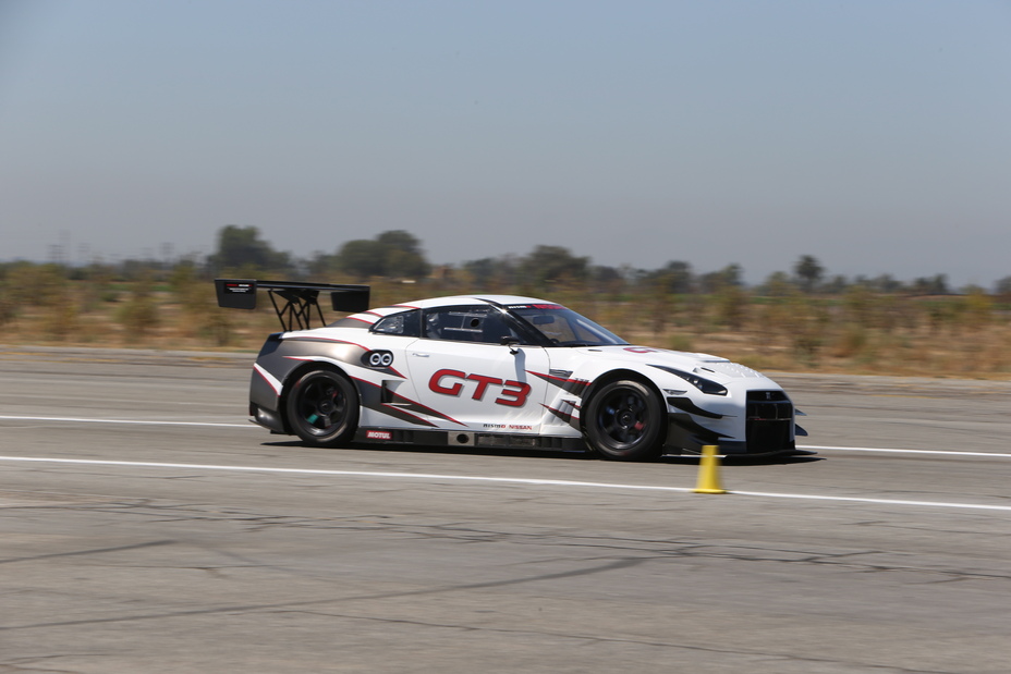 Nissan 360: Vehicles