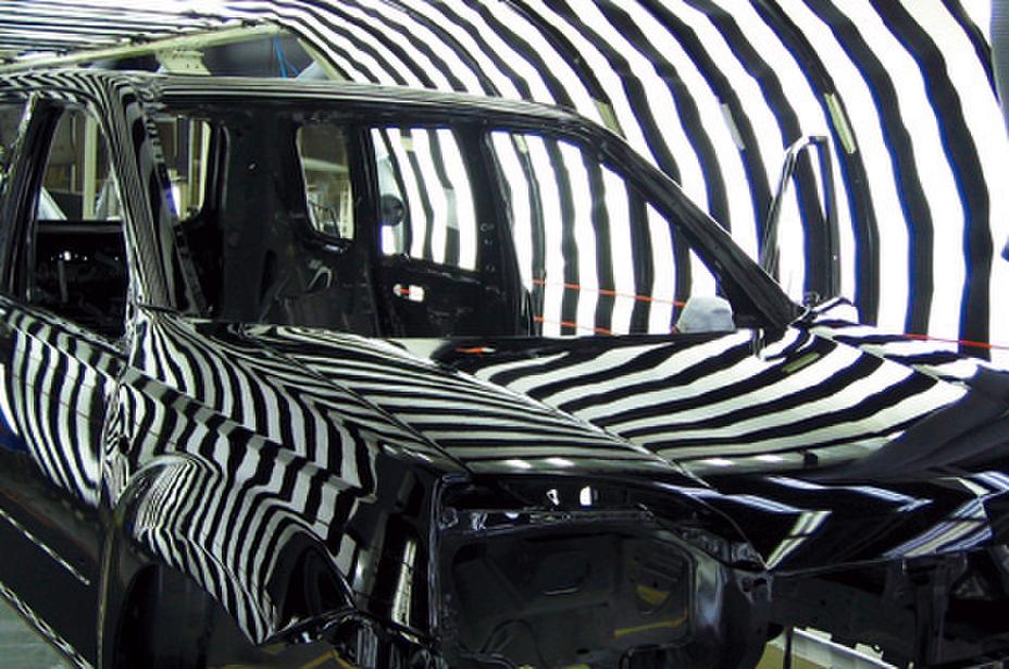 「エクストレイル」の特別仕様車「St」「Xt」を発売