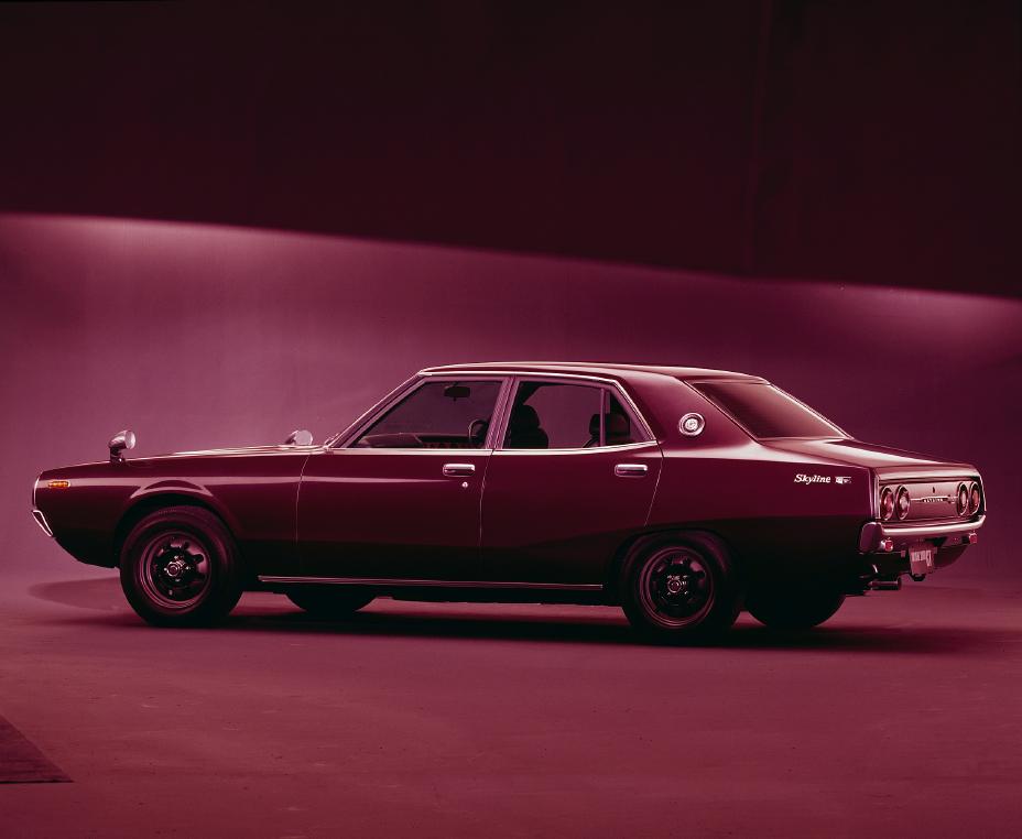 1975_10_NISSAN_SKYLINE_2000GT_GC110