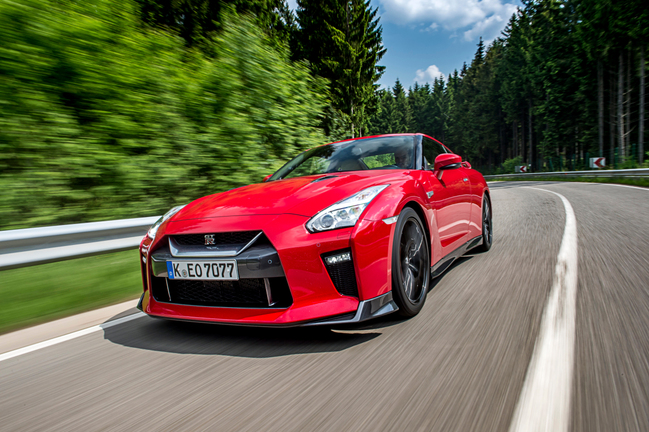2017 Nissan GT-R (Vibrant Red)