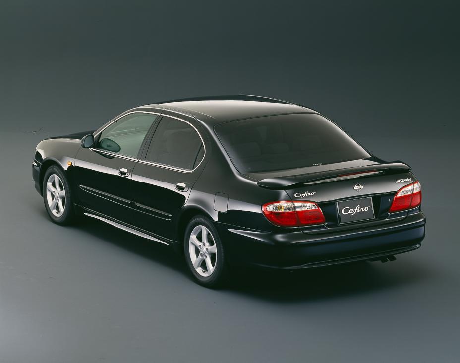 1998_12_NISSAN_CEFIRO_A33