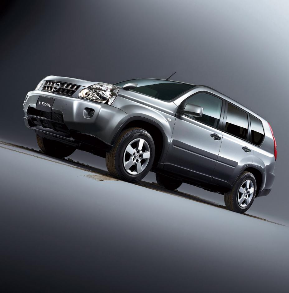 「エクストレイル」の特別仕様車「St」「Xt」を発売