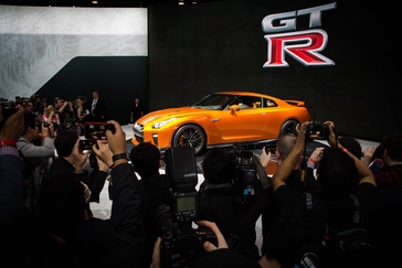2017 Nissan GT-R makes world debut at New York International Auto Show