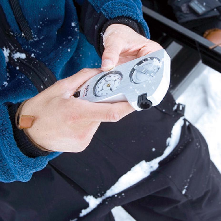 「エクストレイル」の特別仕様車「St」「Xt」を発売