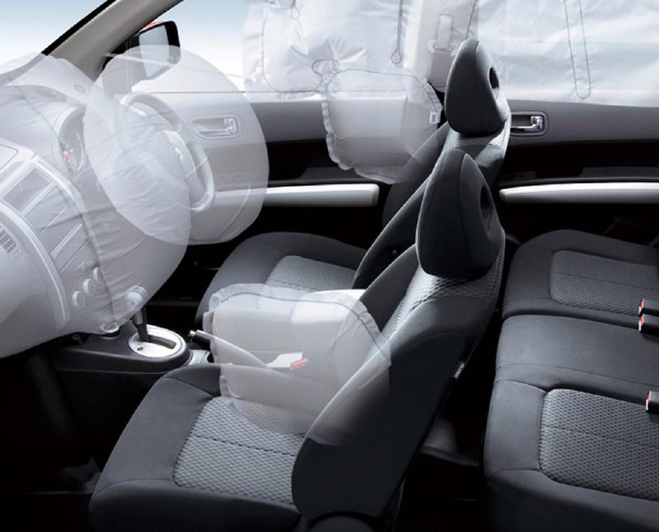 「エクストレイル」の特別仕様車「St」「Xt」を発売