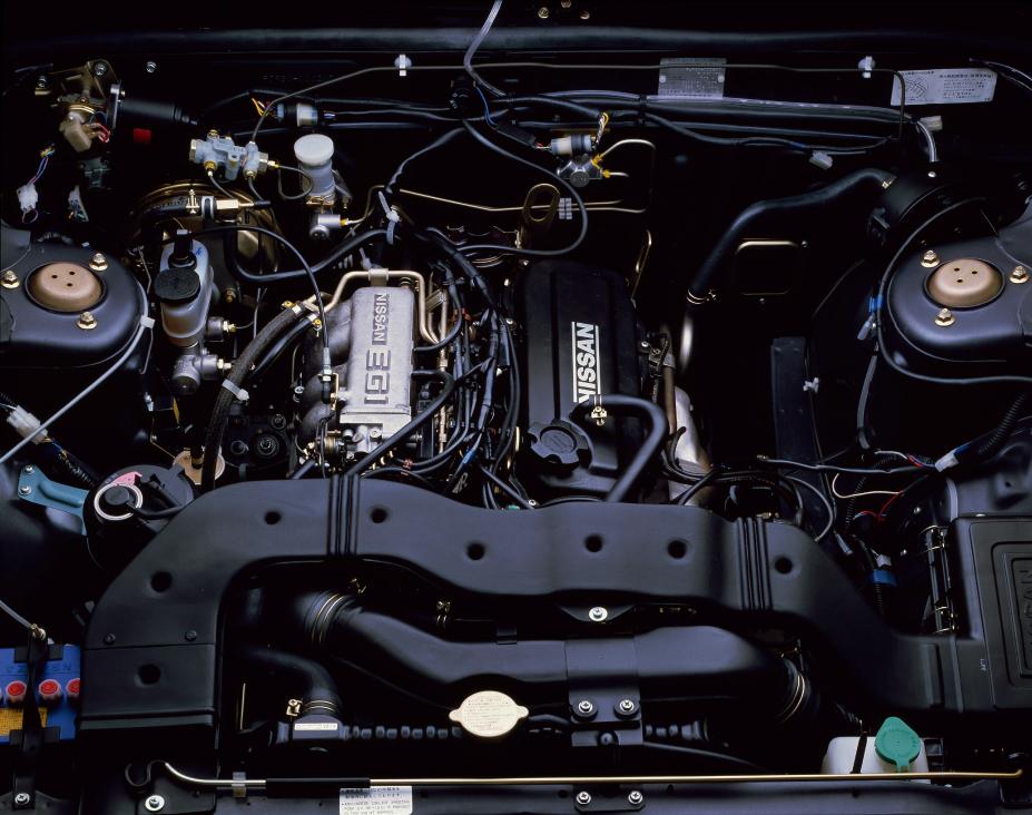 1982_09_CA18E engine OHC 4-cyl inline_Skyline_R30