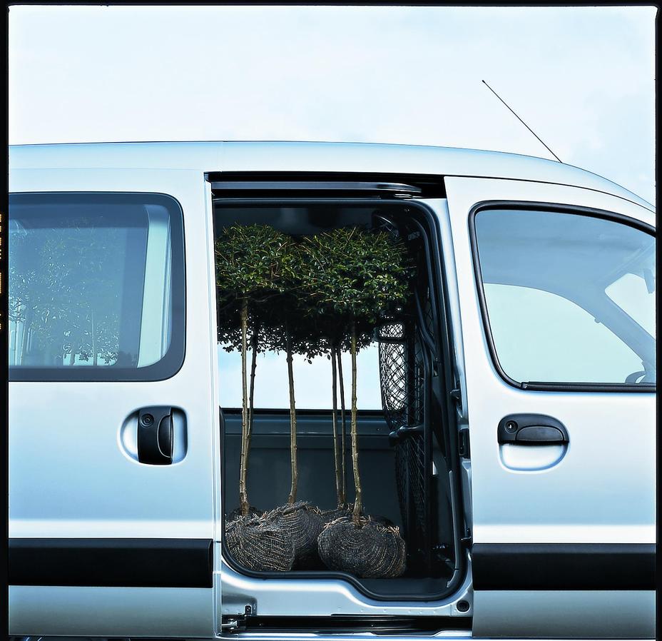 NISSAN NV200 OFFERS BEST IN CLASS CARGO EFFICIENCY