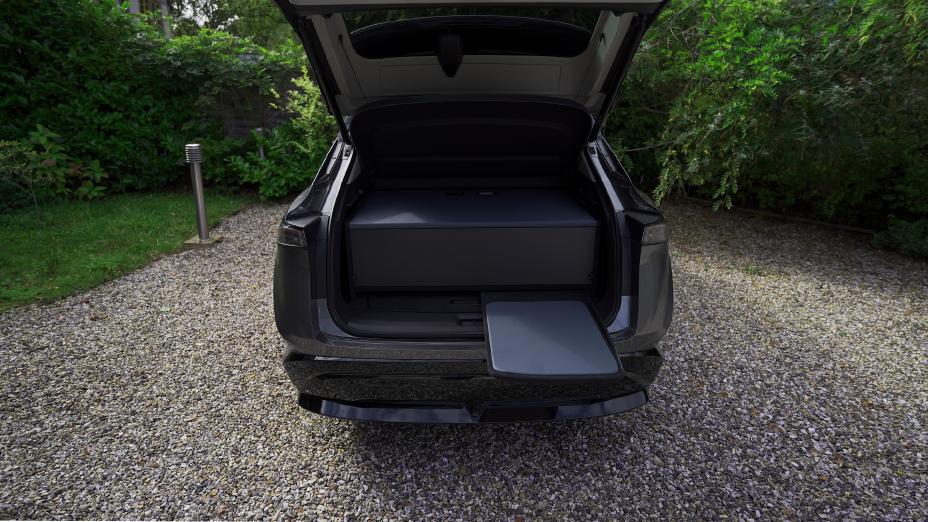 Nissan Ambassador breaks Marathon World Record with help from custom ...