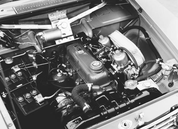 1964 Datsun E1 engine (twin-carb)