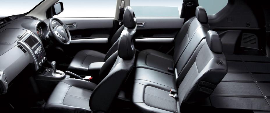 「エクストレイル」の特別仕様車「St」「Xt」を発売