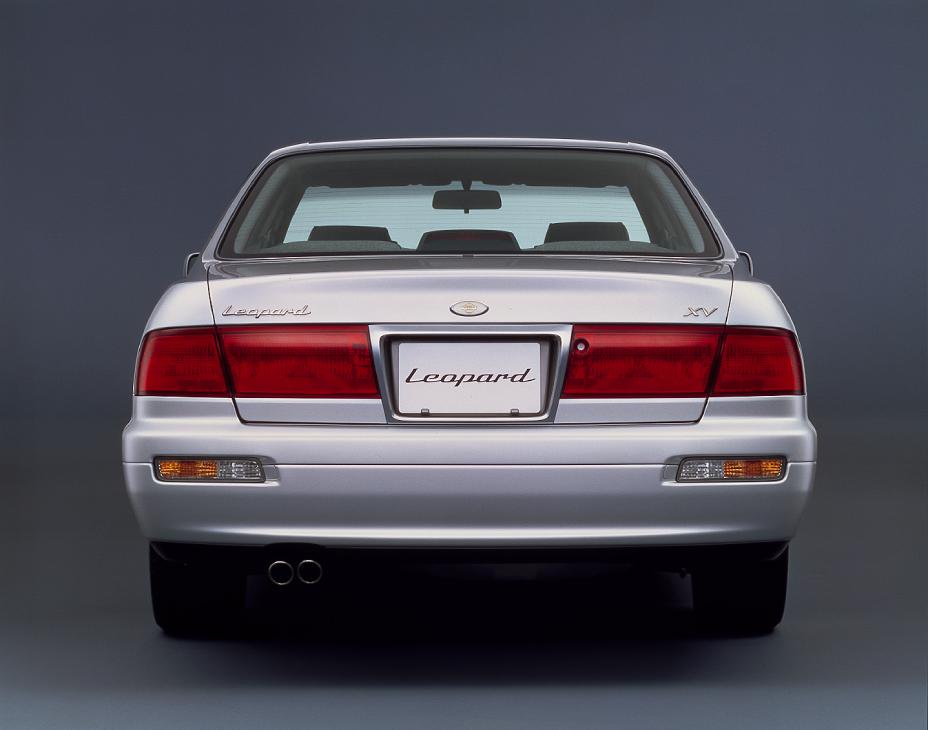 1996_03_NISSAN_LEOPARD_JY33