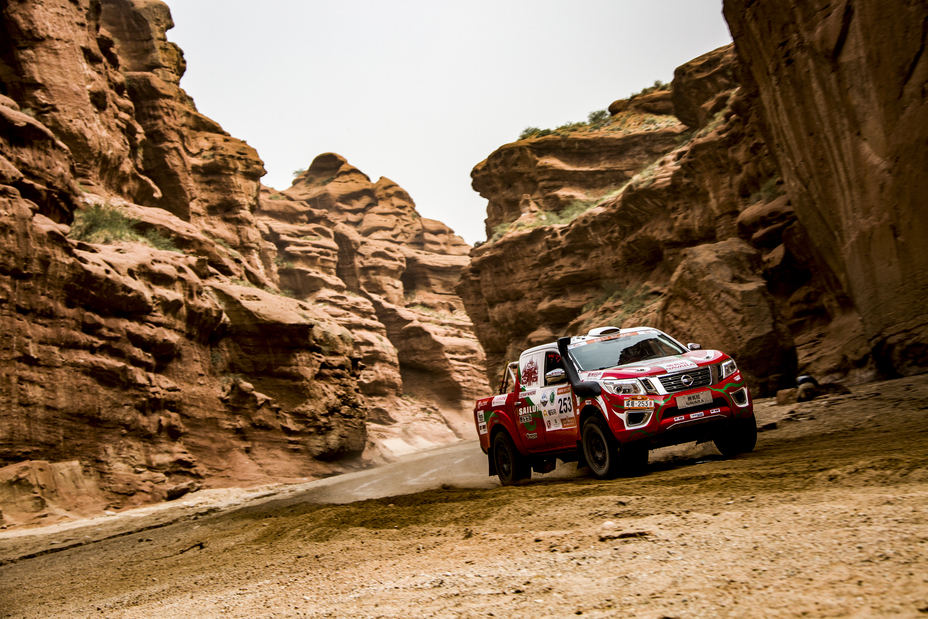 Nissan Navara wins 2019 Taklimakan Rally