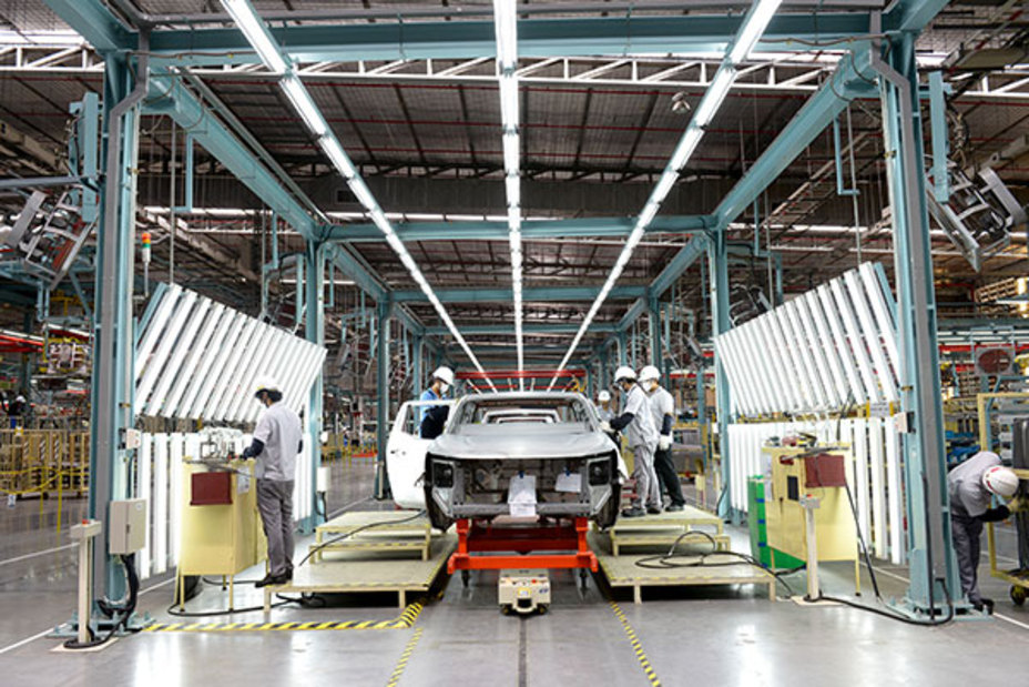 Nissan opens new plant in Thailand