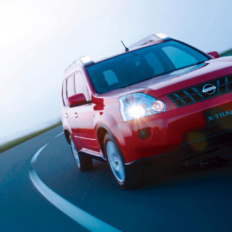 「エクストレイル」の特別仕様車「St」「Xt」を発売