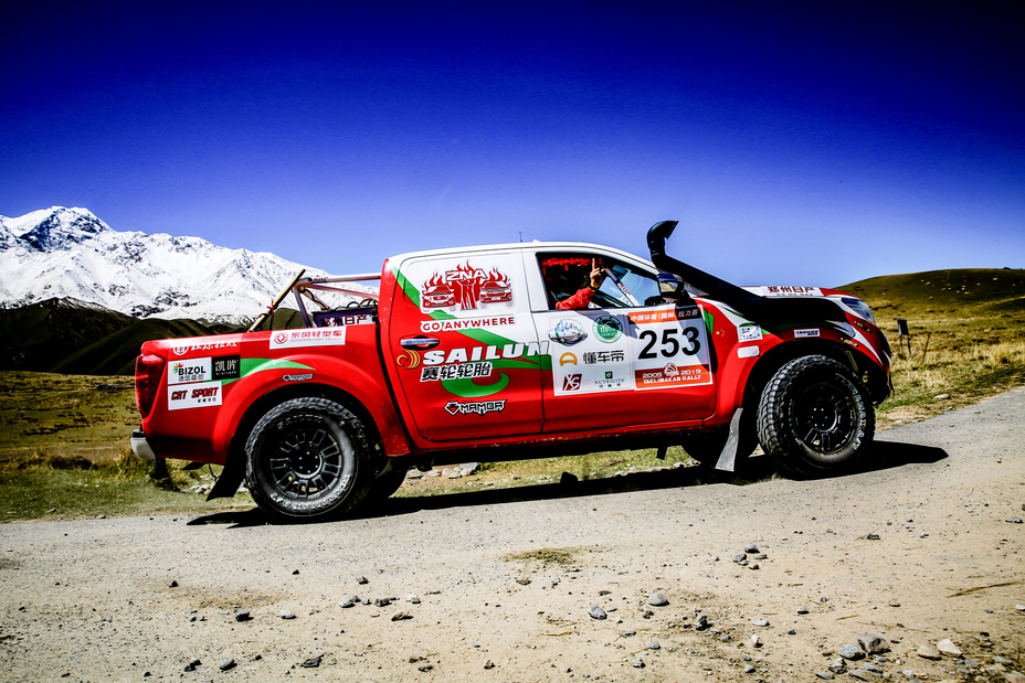 Nissan Navara wins 2019 Taklimakan Rally