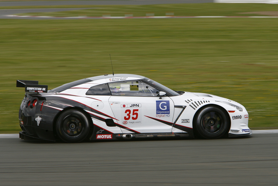 NISSAN GT-R debuts in the FIA GT Championship