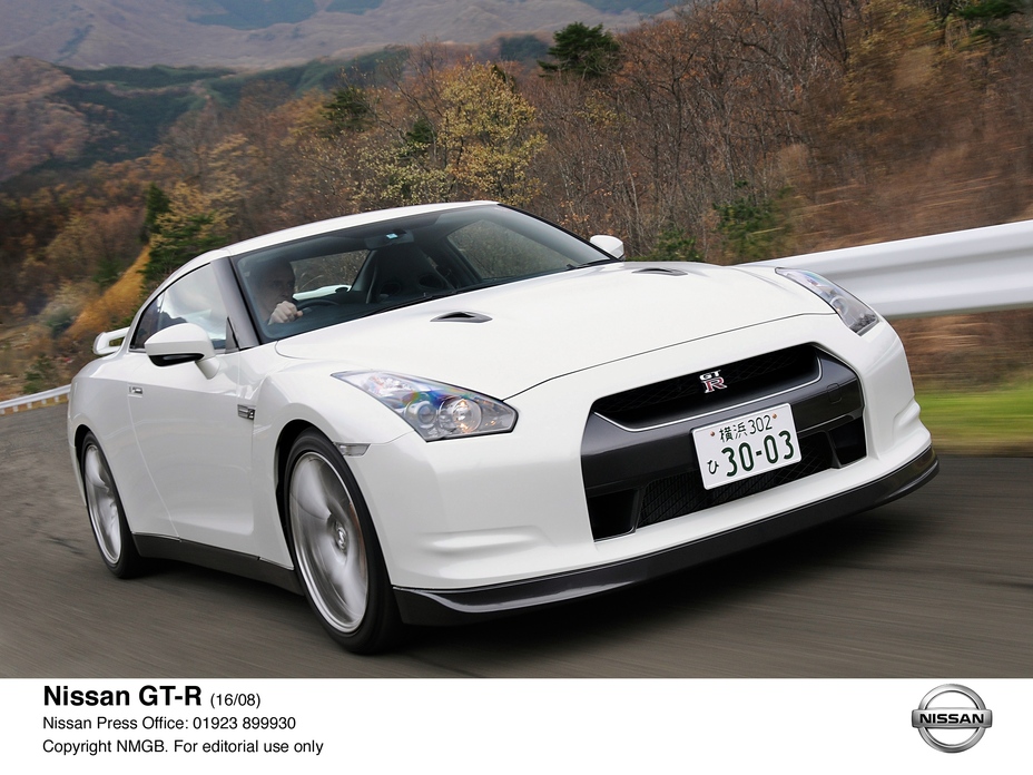 AWARD-WINNING NISSAN GT-R ACHIEVES NEW RECORD
