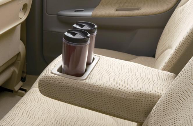 Nissan Note Rear-seat center armrest with two cupholders