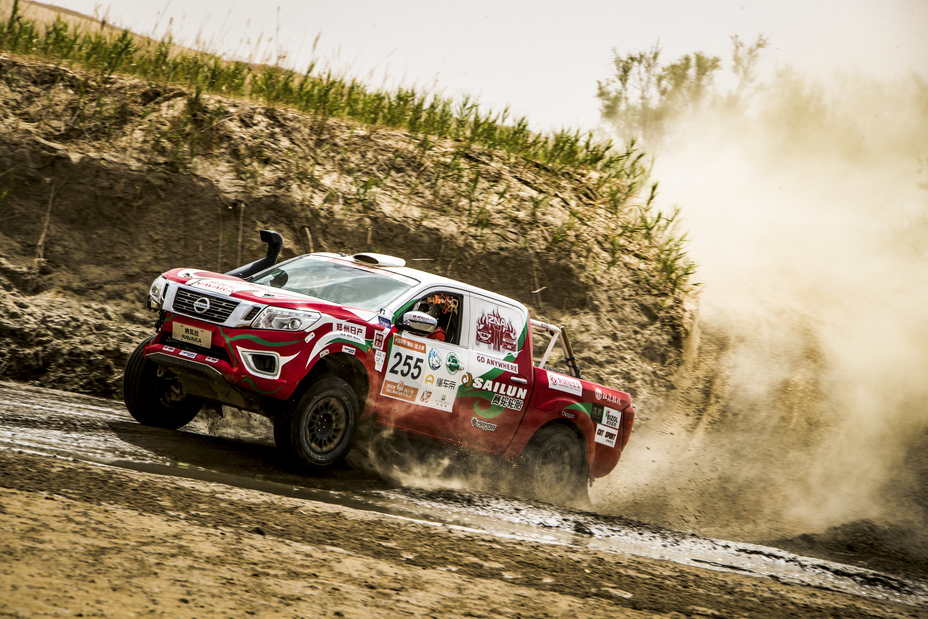 Nissan Navara wins 2019 Taklimakan Rally