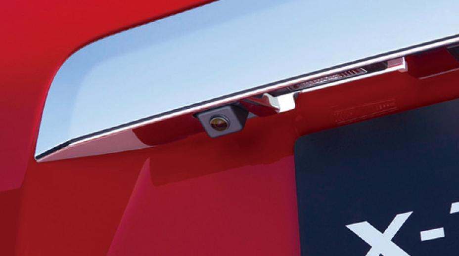 「エクストレイル」の特別仕様車「St」「Xt」を発売