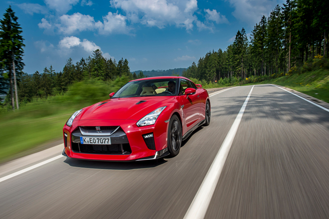 2017 Nissan GT-R (Vibrant Red)