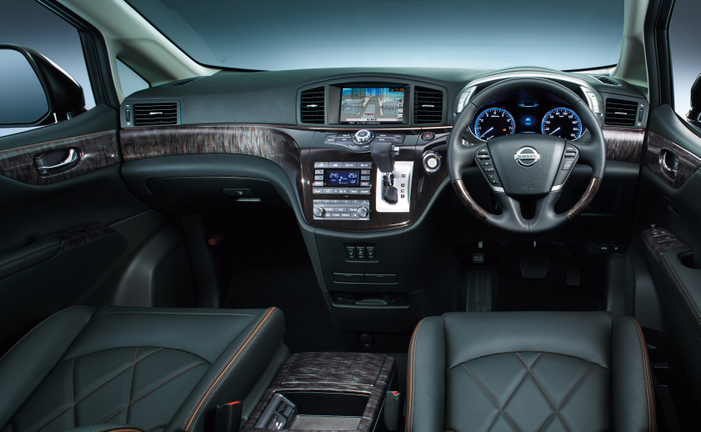 Nissan ELGRAND 250 Highway Star Premium Urban Chrome (2014)