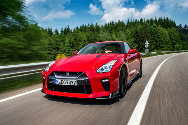 2017 Nissan GT-R (Vibrant Red)