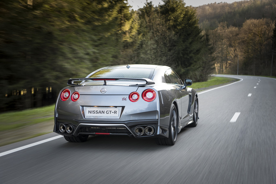 Godzilla toma las calles de México: El poderoso Nissan GT-R 2017 llega ...
