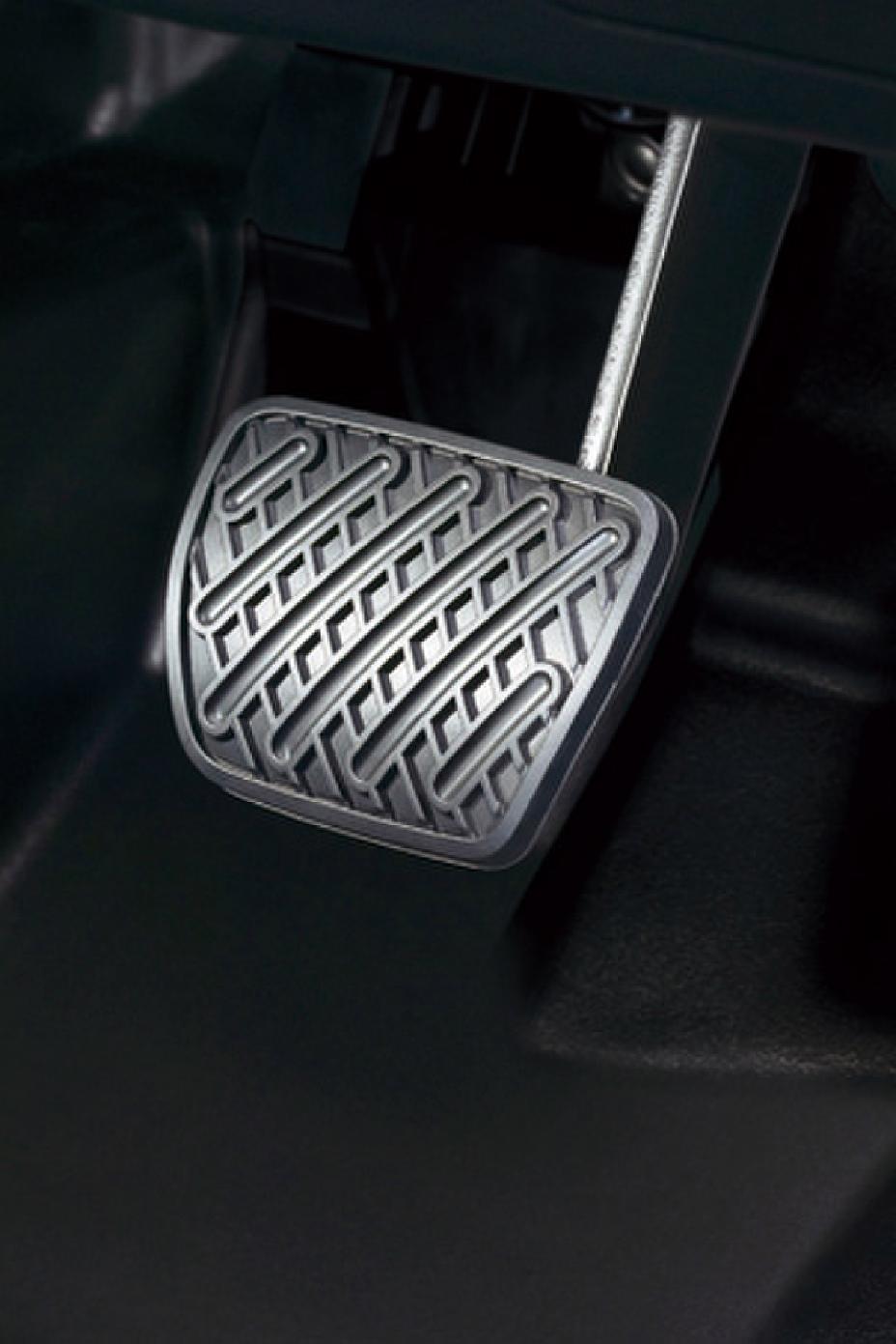 「エクストレイル」の特別仕様車「St」「Xt」を発売