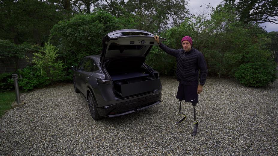 Nissan Ambassador breaks Marathon World Record with help from custom ...