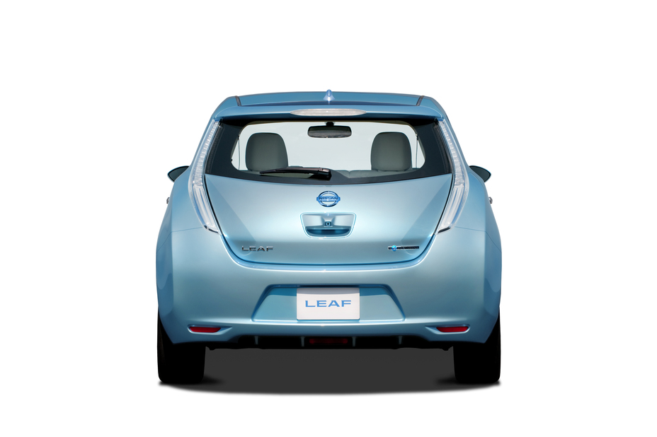 NISSAN DESIGN AMERICA DESIGNS, BUILDS A CATAMARAN FOR WORLD ...
