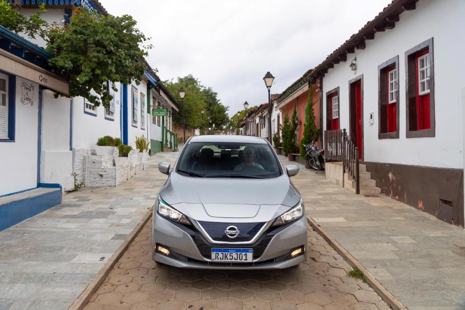 LEAF, o veículo 100% elétrico da Nissan, já está disponível no Centro-Oeste