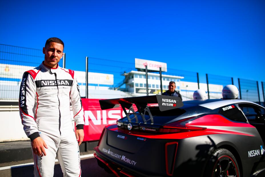 Soccer ace Eden Hazard experiences the power of Nissan EVs