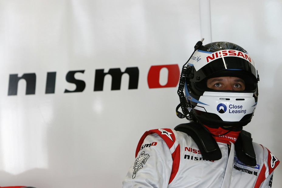 NISSAN GT-R debuts in the FIA GT Championship